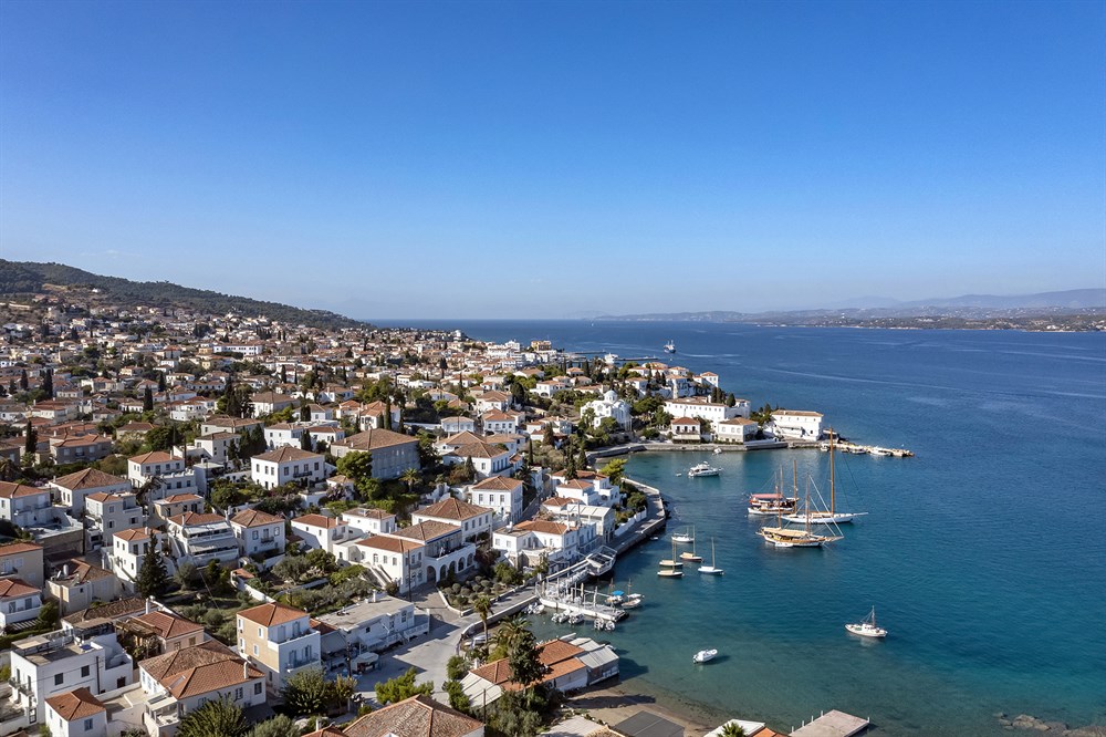 Murder, Mystery, Intrigue: Everything You Wanted to Know About the Film Glass Onion and Its ...